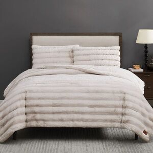 Frye | Bedding | Last Chance Frye 3piece Channel Stitch Faux Fur ...